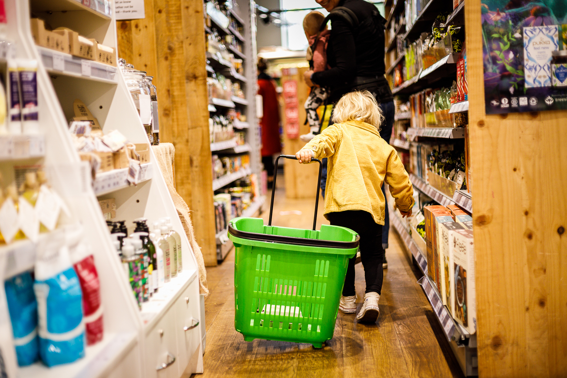 8 Tips for Shopping Responsibly - Better Food